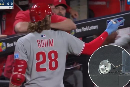 Mets-Phillies game delayed by bizarre outfield microphone complaint