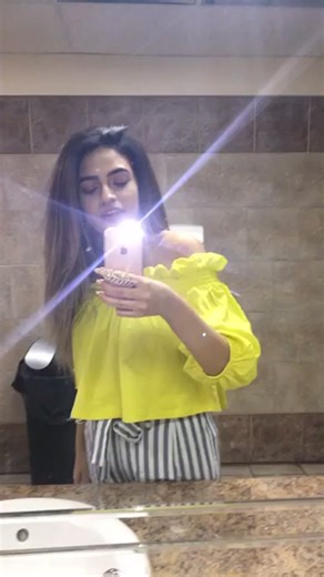 Friend Wanting to Make Out Storytime - Hilarious Bathroom Moment