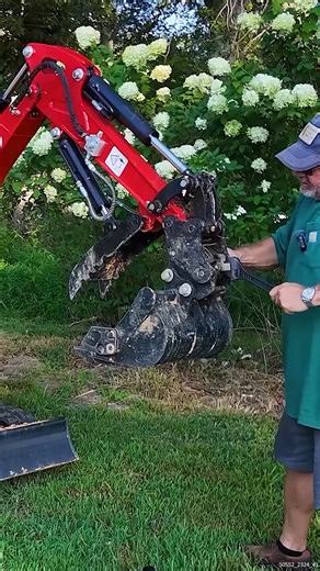 How to Change the Bucket on a Mini Excavator #MechMaxx #MiniExcavator #Excavator #HowTo Get 5% off Mechmaxx Using Code "Tony5%OFF" | Tony's Tractor Adventure Homestead