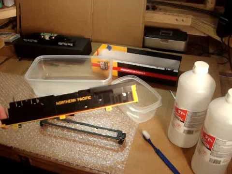 HOW TO STRIP THE PAINT OFF AN HO SCALE LOCOMOTIVE - NSmodeler24