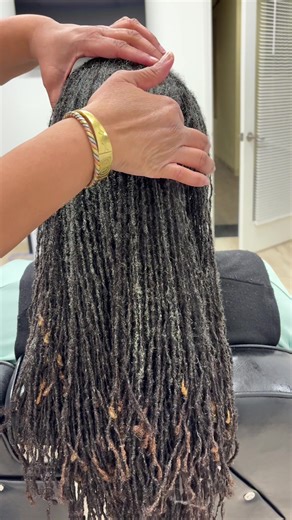 #tinylocs #sisterlocks #microlocs #cincinnatisisterlocks #microlocsinstallation