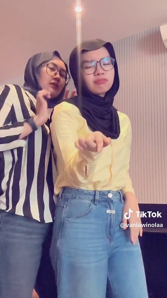 Vania dan Tren Populer: Dari Dance hingga Hijab
