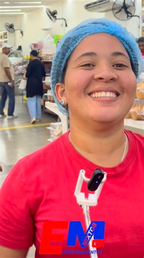 Entretenimientosmixtos on Instagram: "Te gusta que te halen el pelo o te den nalgadas?#humor #viralshors #comedia #entrevista #viralreel"