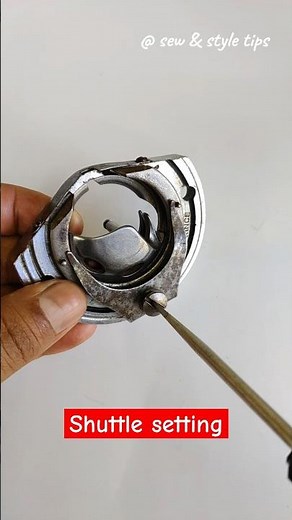 Sewing machine shuttle fitting 🪛#sewingtipsandtricks #sewingmachinerepair #silaimachineproblem