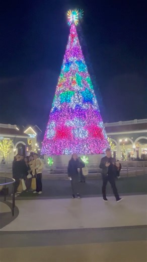 Color changing christmas tree 🎄 #foryou #christmas #youtubeshorts