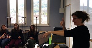 Une vidéo pour découvrir l'atmosphère qui règne pendant le cours de langue des signes au lycée Jeanne-d'Arc de Remiremont