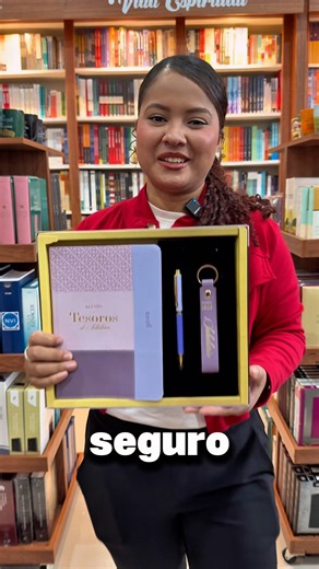 🎁✨ ¿𝐋𝐢𝐬𝐭𝐨𝐬 𝐩𝐚𝐫𝐚 𝐞𝐥 𝐜𝐮𝐜𝐡𝐮𝐦𝐛𝐨 𝐝𝐞 𝐞𝐬𝐭𝐞 𝐦𝐞𝐬? 🙌😄 Librería Logos sí es posible sorprender con algo especial. Tenemos opciones pensadas para cada ocasión: 📚 Libros inspiradores para quienes desean crecer y aprender. 📝 Agendas y devocionales elegantes para el intercambio en la oficina. 🎨 Tazas, promesas y detalles creativos perfectos para la familia. Porque el verdadero valor no está en el costo, sino en el cariño con el que se entrega. ✨ Visitá Librería Logos y encuen