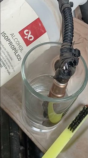 Asi es como debes limpiar el sensor de oxigeno del auto cuando hay alto consumo de gasolina. #autom