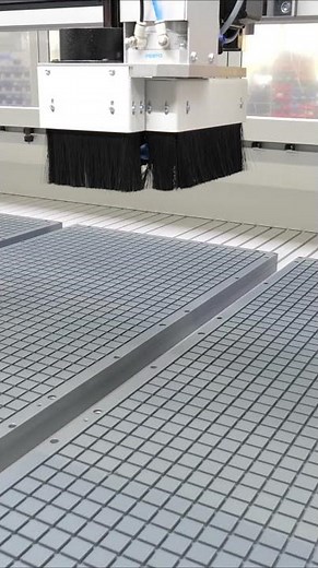 Schaumstoff bearbeiten wie ein Profi. Entdecke diese CNC-Maschine mit 4 Z-Achsen | isel Germany