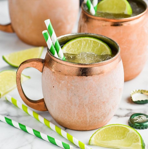 These Moscow Mule Slushies are only THREE INGREDIENTS! 🙌🏻 https://www.shakedrinkrepeat.com/moscow-mule-slush/ | Simple Joy