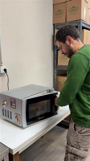 Le funzioni segrete del Microonde 😂 #humor #comedy #drink #birra #risate