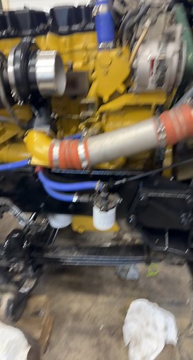 Finalizando la reconstrucción de un motor Cat 3406E