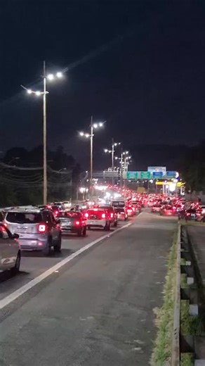 TV São Bernardo on Instagram: "VOLTA DO LITORAL TEM 29 KM DE LENTIDÃO NO SISTEMA ANCHIETA-IMIGRANTES NESTE DOMINGO Motoristas enfrentam lentidão no retorno do litoral pela Rodovia dos Imigrantes e pela Anchieta na noite deste domingo (11). Segundo a Ecovias, há 29 quilômetros de congestionamento no sentido São Paulo. Na Imigrantes, são 20 km de tráfego intenso, entre os kms 68 e 48. Já na Anchieta, o trânsito está lento por 9 km, do km 59 ao 50. Ambos os trechos registram movimentação intensa de
