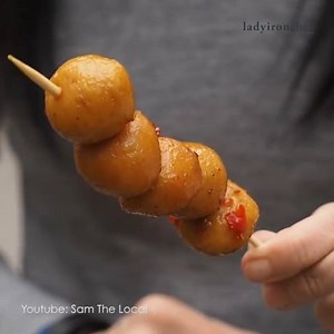 So many things to eat in Hong Kong. http://www.ladyironchef.com/2015/07/hong-kong-must-eat-local-food/ | Ladyironchef