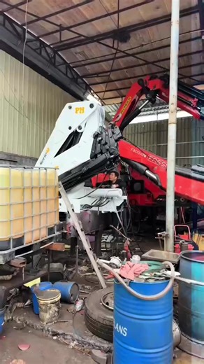 Used cranes are available at incredibly low piices,and we also offer refurbishment services for our customers.#crane #Usedcrane #cranelife #constructionmachinery