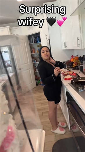 I ALWAYS DO THIS STUFF IN FRONT OF MY DAUGHTERS 😅💅 No shame in my game—my daughters are always front row for the chaos! Parenting with personality and a little extra flair. 💁‍♀️💖 #MomLife #FYP #Relatable #ParentingHumor #GirlDad #MomHumor #FamilyFun #RaisingQueens #UnfilteredParenting #RealLifeMoments | Street Real Family