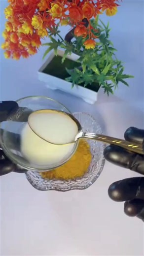 How to make a turmeric scrub for instant glow. Natural remedy for soft and smooth skin. #softskin #glowingskin #turmericscrub #fblifestyle | Alchemy Glowlab HQ