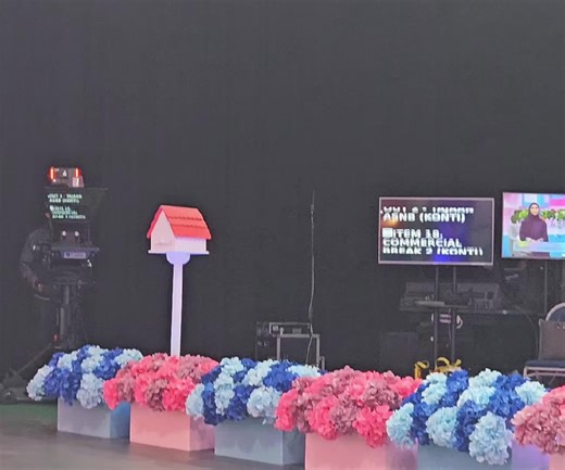 Nasib baik saya ada simpan video Borak sebelum Buka talkshow di RTM 1 ini. Kelihatan semasa rehearsal sebelum live show host berdua ada berbual dgn kami mengenai perjalanan segment2 show dan tanya Ustaz Iddin ..