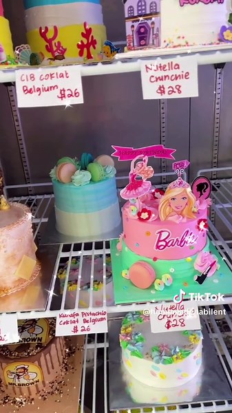 Readymade cake 🤩 Walkin Open From 9am - 5pm Also can book thru WA 8158142 (with deposit/fully payment) *Everyday Open* #fypシ゚viral🖤tiktok #fypmototiktok #fypシ゚ #fypviralシviral #fyp #fyppp #fypシ゚ #fypシ゚viral #fyppp #fyppppppppppppppppppppppp #bruneitiktok #fypbruneitiktok #localbakery #birthdaycake #fypp #fypdongggggggg #fypcakes #cakes #fypm #fyppp #fypbrunei🇧🇳🇧🇳 #fypbrunei🇧🇳🇧🇳🇧🇳🇧🇳🇧🇳