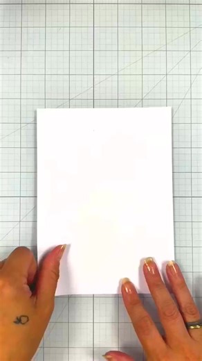 Foreign ladies make cards immersively | BitCreative