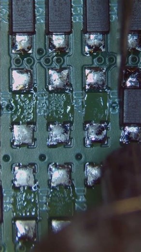 Precision Soldering: SMD Component Replacement #shorts #asmr #microsoldering #electronicparts