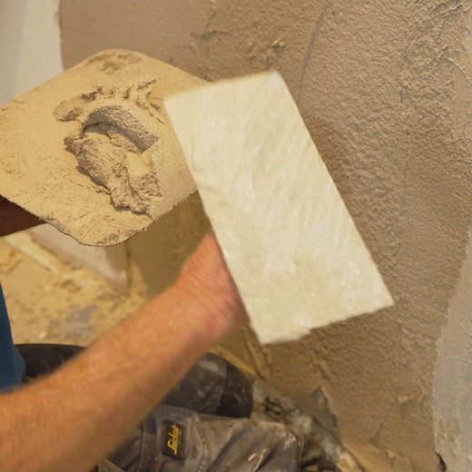 Roger shows you how to do a super easy patch plaster DIY job! 👇used in this video 👇 Sika SikaBond SBR 🛒 https://amzn.to/4hUXRBI Dryzone Hi-Lime Renovation Plaster - 20kg 🛒 https://amzn.to/40S6abr Plastering Latex Rubber Sponge Float 🛒 https://amzn.to/4fBO5TF Spear & Jackson Steel Plastering Trowel 🛒 https://amzn.to/48WbkVX #diy #plastering #plasteringwork 🔗 Skill Builder Link Tree: https://linktr.ee/skillbuilder 🛒 As an Amazon Associate, we earn from qualifying purchases | Skill Builder