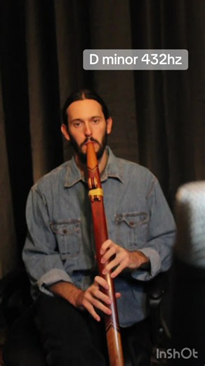 Native American style flute improv on D minor 432hz. Stimulating the sacral chakra - releasing emotions and allowing expression of self. #nativeamericanflute #calm #energyhealing #relaxingvibes #flute