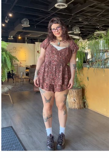 Happy Friday!! Here’s the fit, found it at Goodwill yesterday and I think it’s so cute and fits perfectly! #thrifted #thriftfinds #ootd #midsizefashion