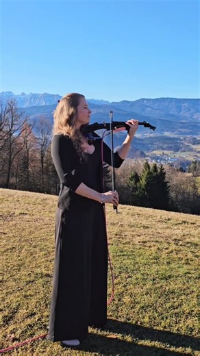𝐵𝑖𝑎𝑛𝑐𝑎 𝐵𝑙𝑒𝑧𝑎𝑟𝑑 𝑉𝑖𝑜𝑙𝑖𝑛𝑖𝑠𝑡 on Instagram: "Spring 1, a reimagined version of Vivaldi's Spring by Max Richter. Performed at the phenomenal Kempinski Hotel in Berchtesgaden, Germany. My couple flew me out to perform at their stunning wedding, and we had the most wonderful day in this stunning scenery. I cannot speak highly enough of this beautiful venue and the staff here, it was such an amazing experience visiting this beautiful place 💚 @kempinski @kempinski.berchtesgaden #kem