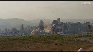 شاهد: انهيار الجزء الشمالي من صوامع الحبوب في مرفأ بيروت