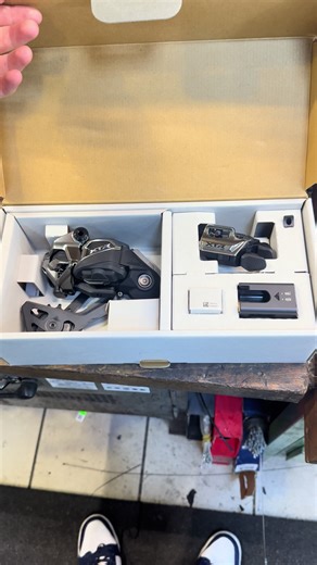 Die xtr ist da 😍@Luis Freitag @lenad @I9.jori @Vinci.Jkb💫 @Noah Gottschalk @Leonie @⚡️FELIX⚡️✝️ @Joe 33 @Collin @1️⃣0️⃣8️⃣ @benno_prok @dennisschroettermtb #schimano#xtr #di2