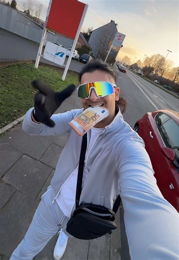 SIXX Woher kommt das ganze Cash?? Mach🍫🍫wie Majin Boo..