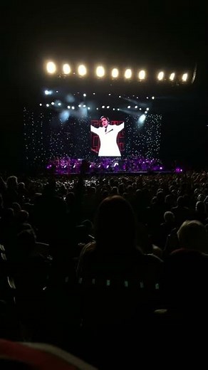 Elvis Presley- If I can dream live at the o2