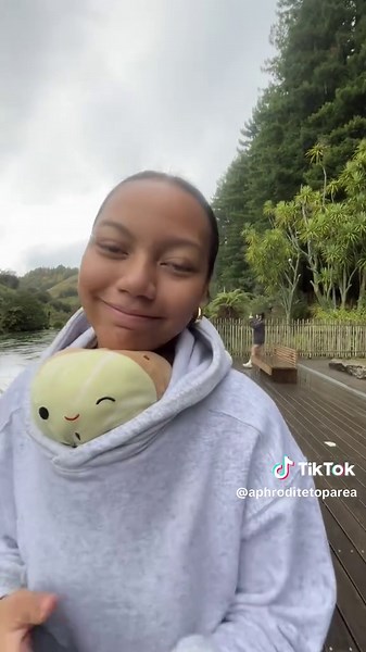 dite (@aphroditetoparea) - Exploring Blue Springs Lake: A Family Hiking Adventure