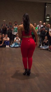 Hoy comparto con vosotras la segunda demo que hice en @congresonortelatino 😍 Gracias a todos los asistentes a mi taller y gracias una vez más a @congresonortelatino por contar conmigo como profesora y con mi empresa @aurastudio.design para la gestión de redes y producción audiovisual del evento ♥️ Espero que la disfrutéis tanto como yo 🫶🏽 🎶 @williamaraujo #aureafebraio #dancer #kizomba #ladystyle #ginga #cnl14 | Aurea Febraio Page