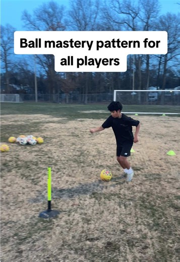 Save this unopposed ball mastery pattern and give it a try! ⚽️ @Mateo Tomas #soccermoves #soccerdribbling #soccerskills #soccertechnique #ballmastery