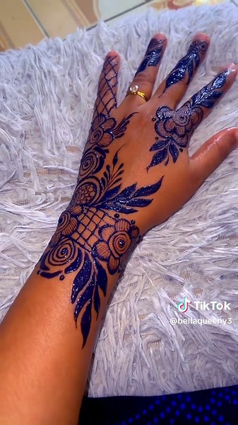 Learn to Create Beautiful Henna Designs for Hands