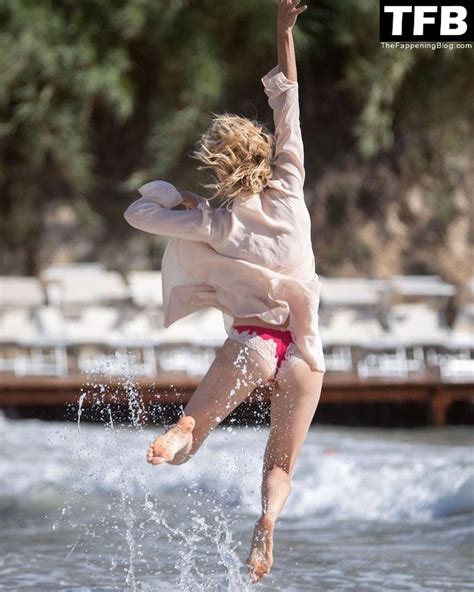 Justine Mattera Topless And Sexy 18 Photos Thefappening
