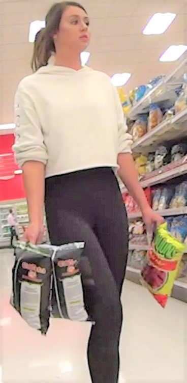 Fit Girl In Yoga Pants Vpl Street Closeup Photos Sexy Candid Girls 086