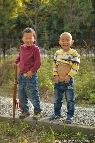 小男孩尿尿图片 小孩尿床的图片 苗苗知道
