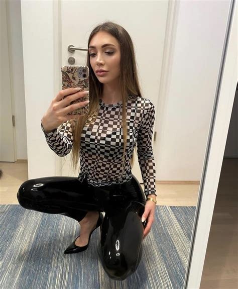 Quick Latex Selfie Rlatexfetish