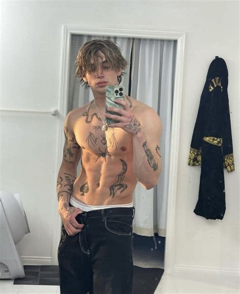 Celebrity Men Onlyfans Guys On Twitter Vinnie Hacker