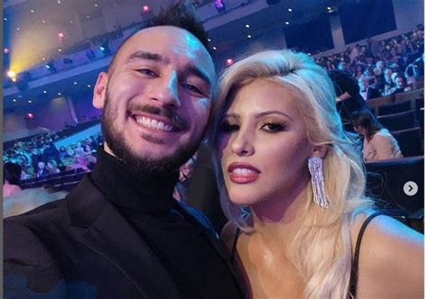 Aleksa Je Jedini Đak U Seoskoj Školi Sam Jede Svoju Užinu A Fubal Igra Sa Učiteljicom Foto