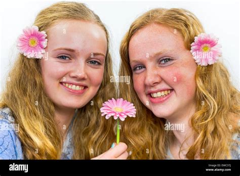 Langhaarige Mädchen Fotos Und Bildmaterial In Hoher Auflösung Alamy