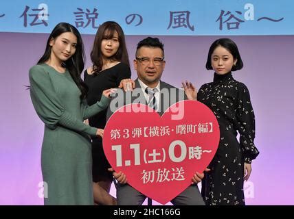 Der Japanische Erwachsene Videoschauspieler Suzu Honjo Nimmt Am 18