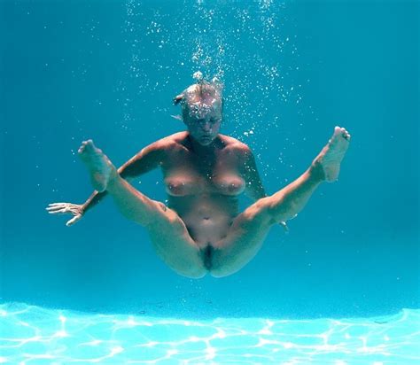 Nude Women Scuba Diving 68 фото