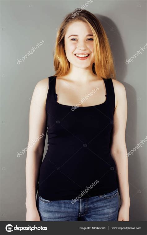 Süße Junge Hübsche Mädchen — Stockfoto © Iordani 135375868