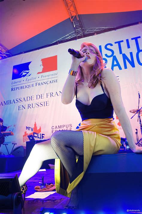 Elodie Frégé Desnuda En Divers Concerts