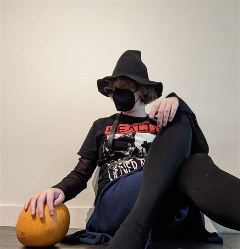 Tanis 🏳️‍⚧️ On Twitter Best Halloween Special Ever Trans Girl Appreciates And Loves A Pumpkin