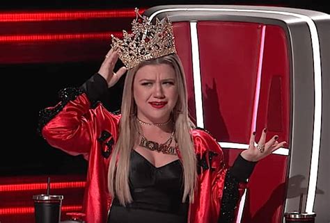 Kelly Clarkson Calls Out The Voice For Giving Her Picture A Boob Job